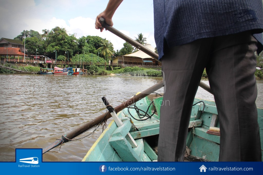 Kuching “Penambang” Water Taxi from The White Barouk (opposite ...